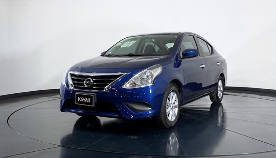 Nissan Versa azul | Kavak