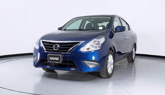 Nissan Versa azul | Kavak
