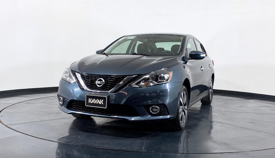 Nissan Sentra azul | Kavak