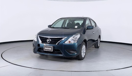 Nissan Versa azul | Kavak