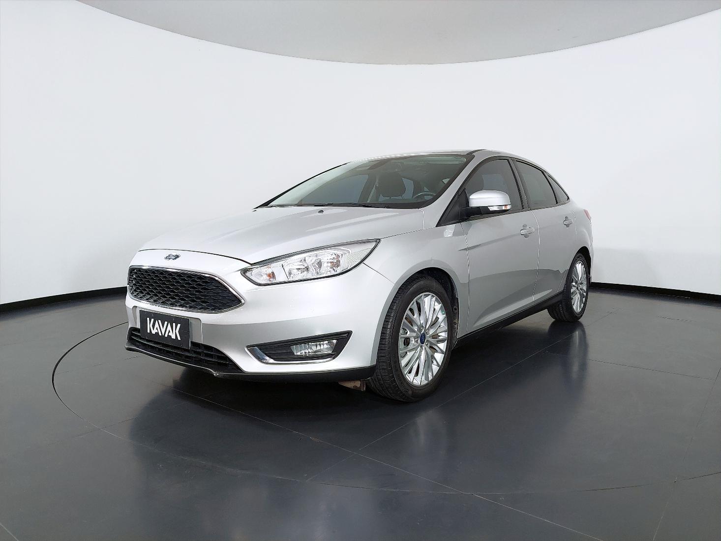 Carros Ford Focus SE FASTBACK Sedan 2018 usados | KAVAK Brasil