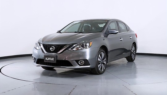 Nissan Sentra gris | Kavak
