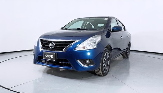 Nissan Versa azul | Kavak