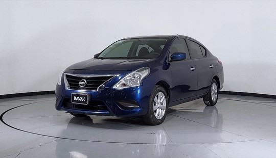 Nissan Versa azul | Kavak