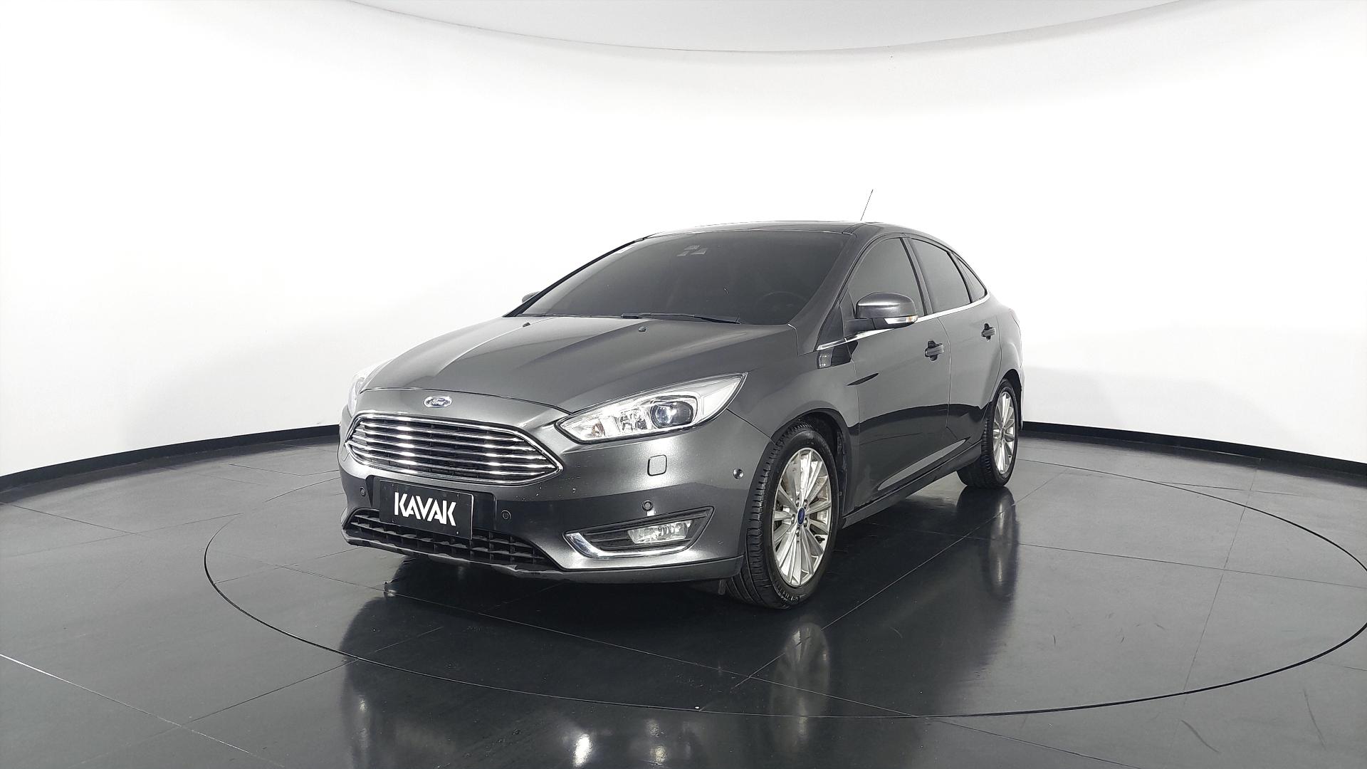 Carros Ford Focus TITANIUM PLUS FASTBACK Sedan 2017 usados | KAVAK Brasil