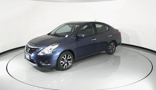 Nissan Versa azul | Kavak