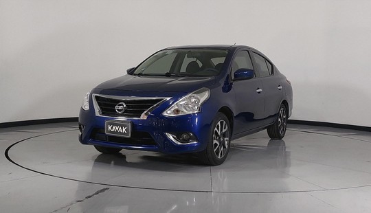Nissan Versa azul | Kavak