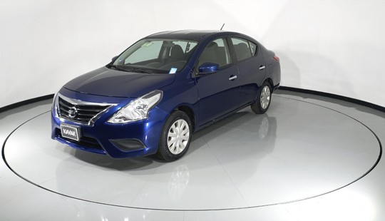 Nissan Versa azul | Kavak