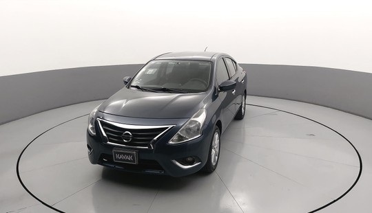 Nissan Versa azul | Kavak