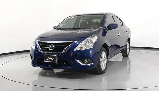 Nissan Versa azul | Kavak