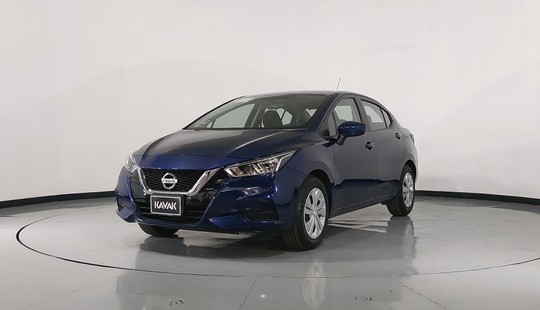 Nissan Versa azul | Kavak