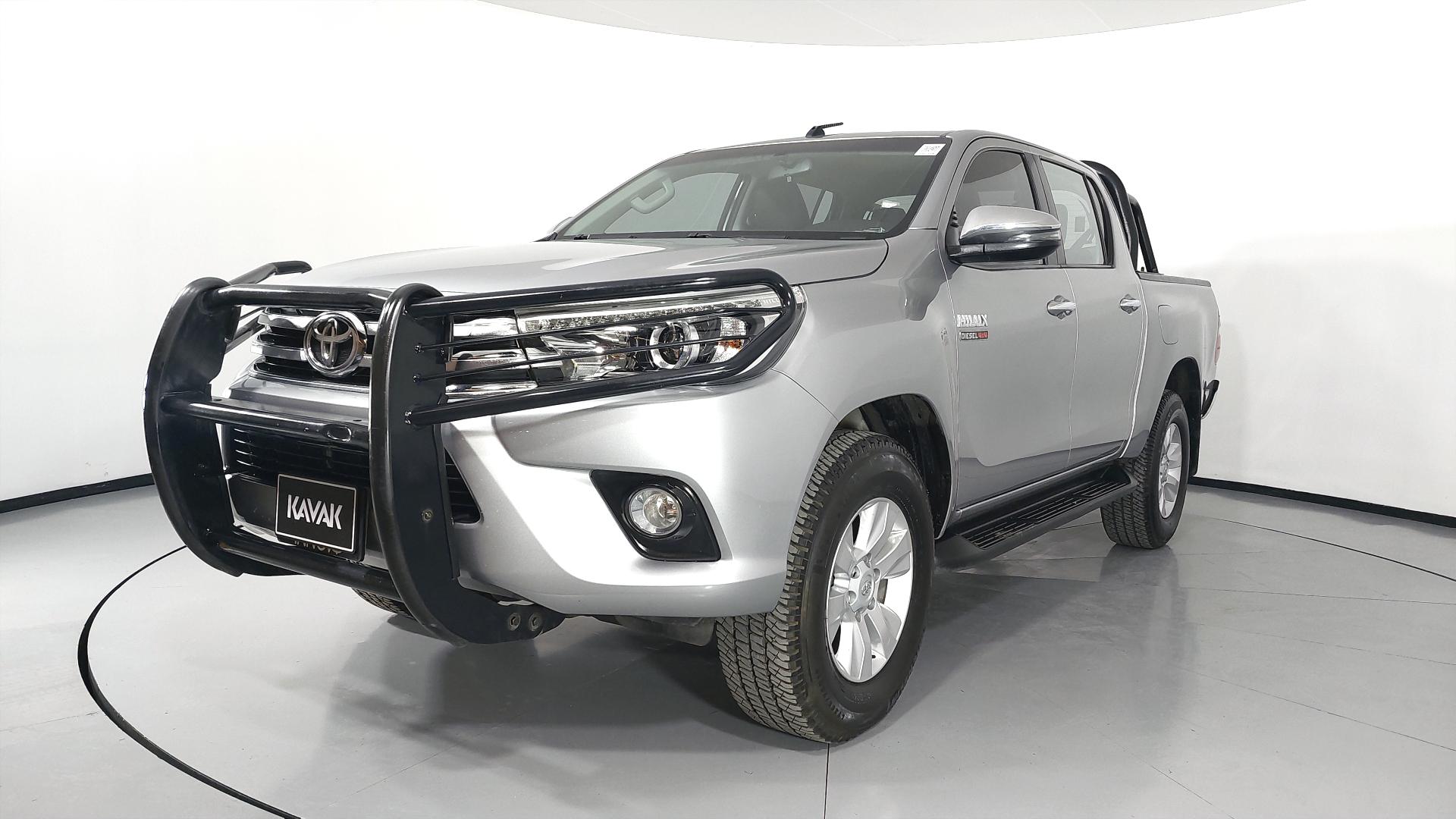 Autos Toyota Hilux Doble Cab Pickup 2020 usados | KAVAK México