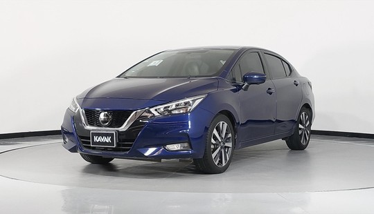 Nissan Versa azul | Kavak
