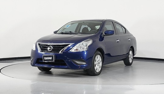 Nissan Versa azul | Kavak