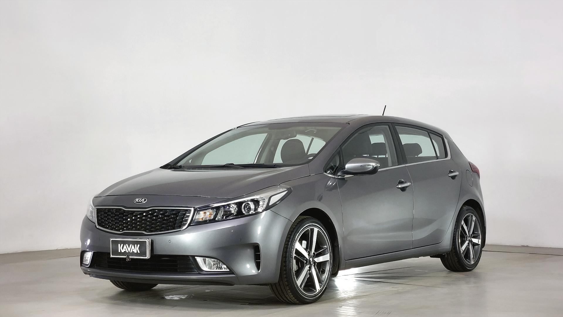 Autos Kia Cerato 5 1.6 SX 6MT Hatchback 2018 usados | KAVAK Chile