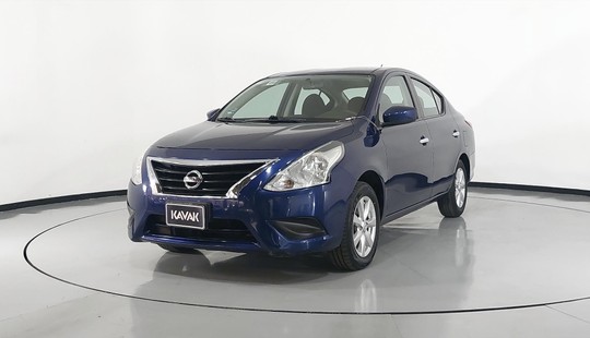 Nissan Versa azul | Kavak