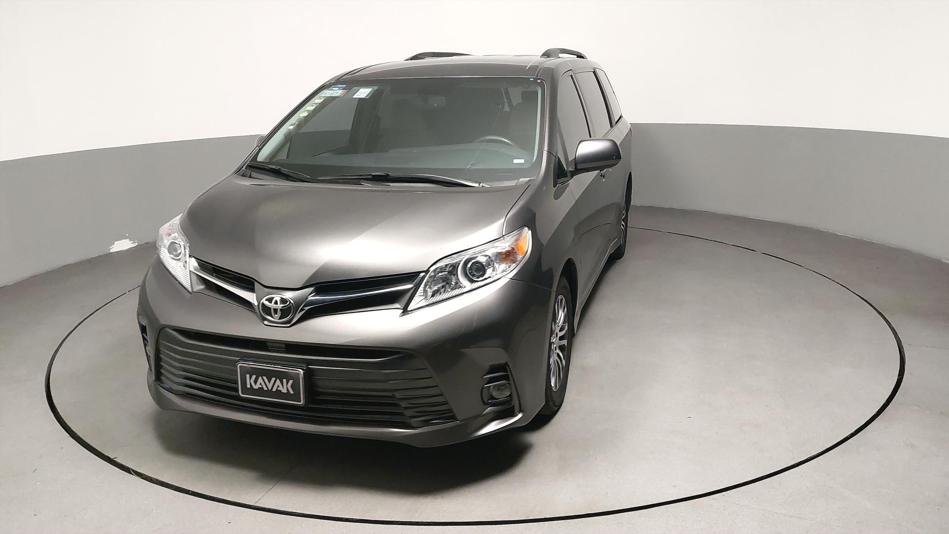 Autos Toyota Sienna XLE Minivan 2019 usados | KAVAK México