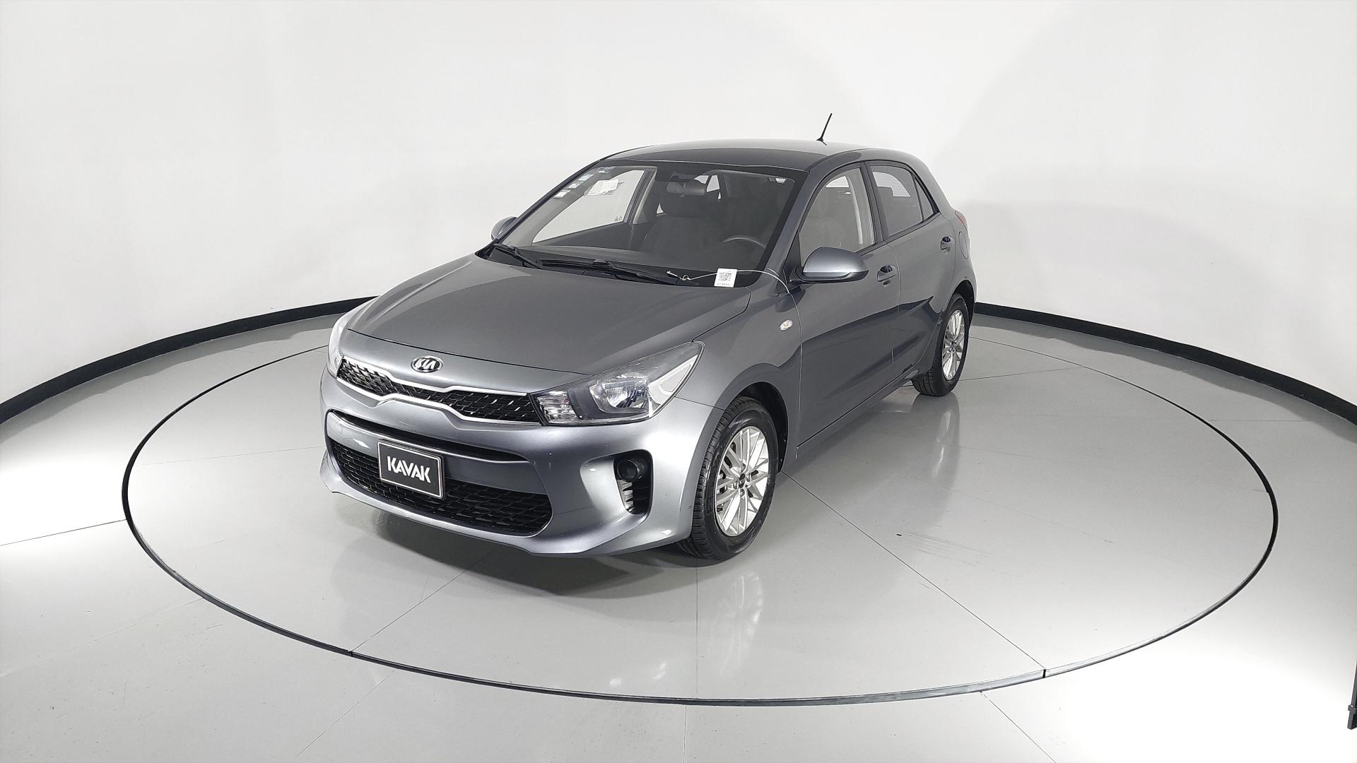 Autos KIA Rio 1.6 LX Hatchback 2018 usados | KAVAK México