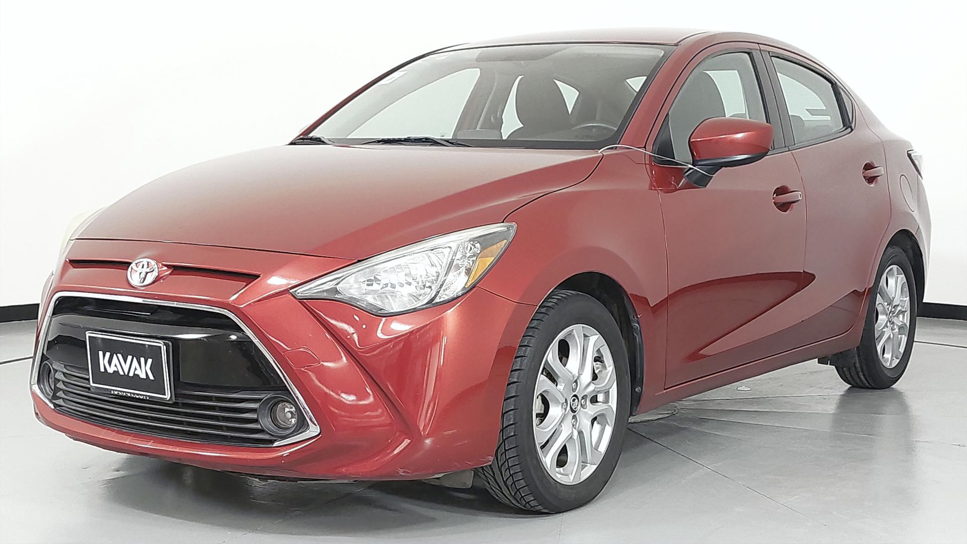 Autos Toyota Yaris 1.5 R HIGH AT Sedan 2016 usados | KAVAK México