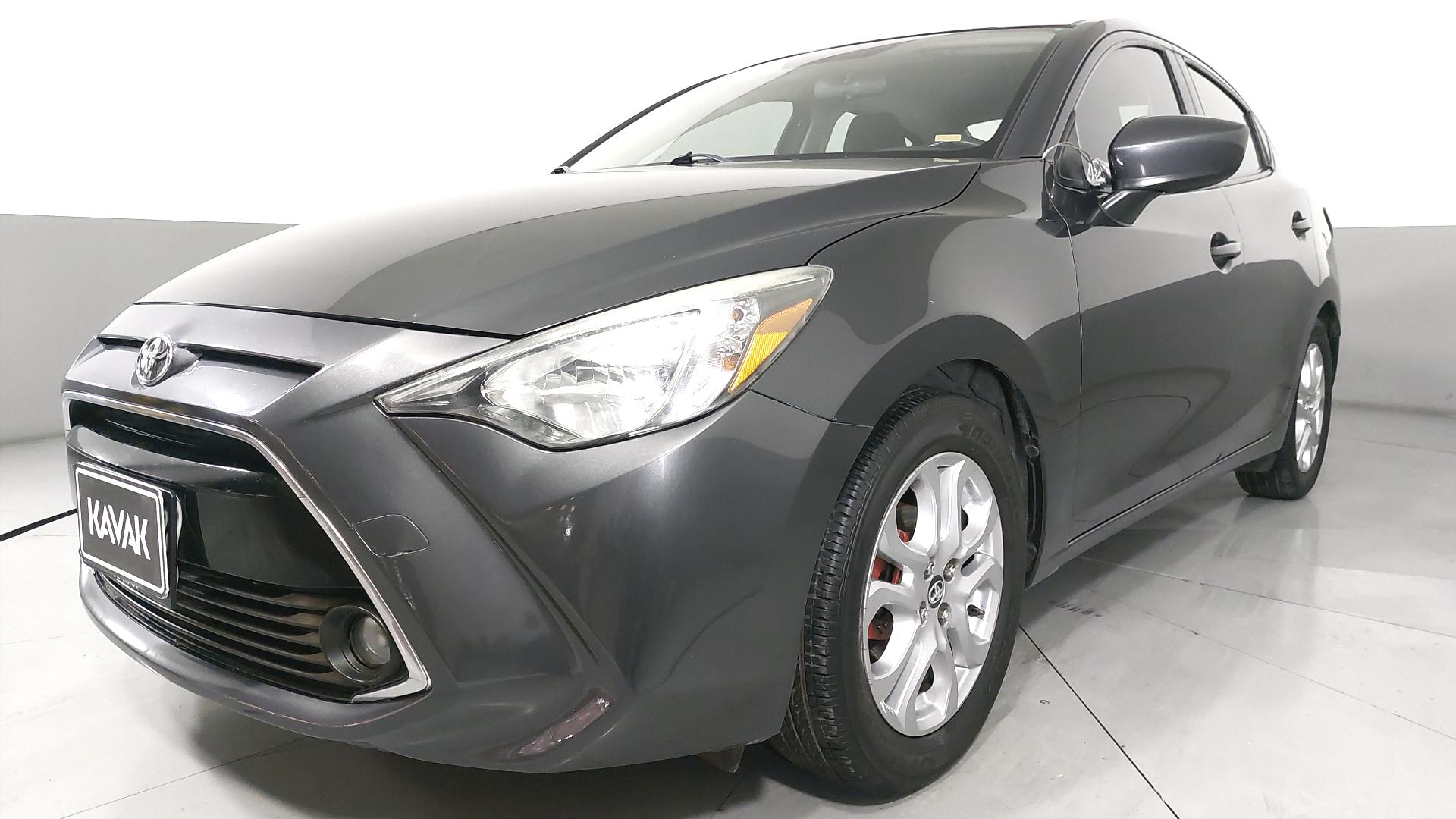 Autos Toyota Yaris 1.5 R HIGH AT Sedan 2016 usados | KAVAK México