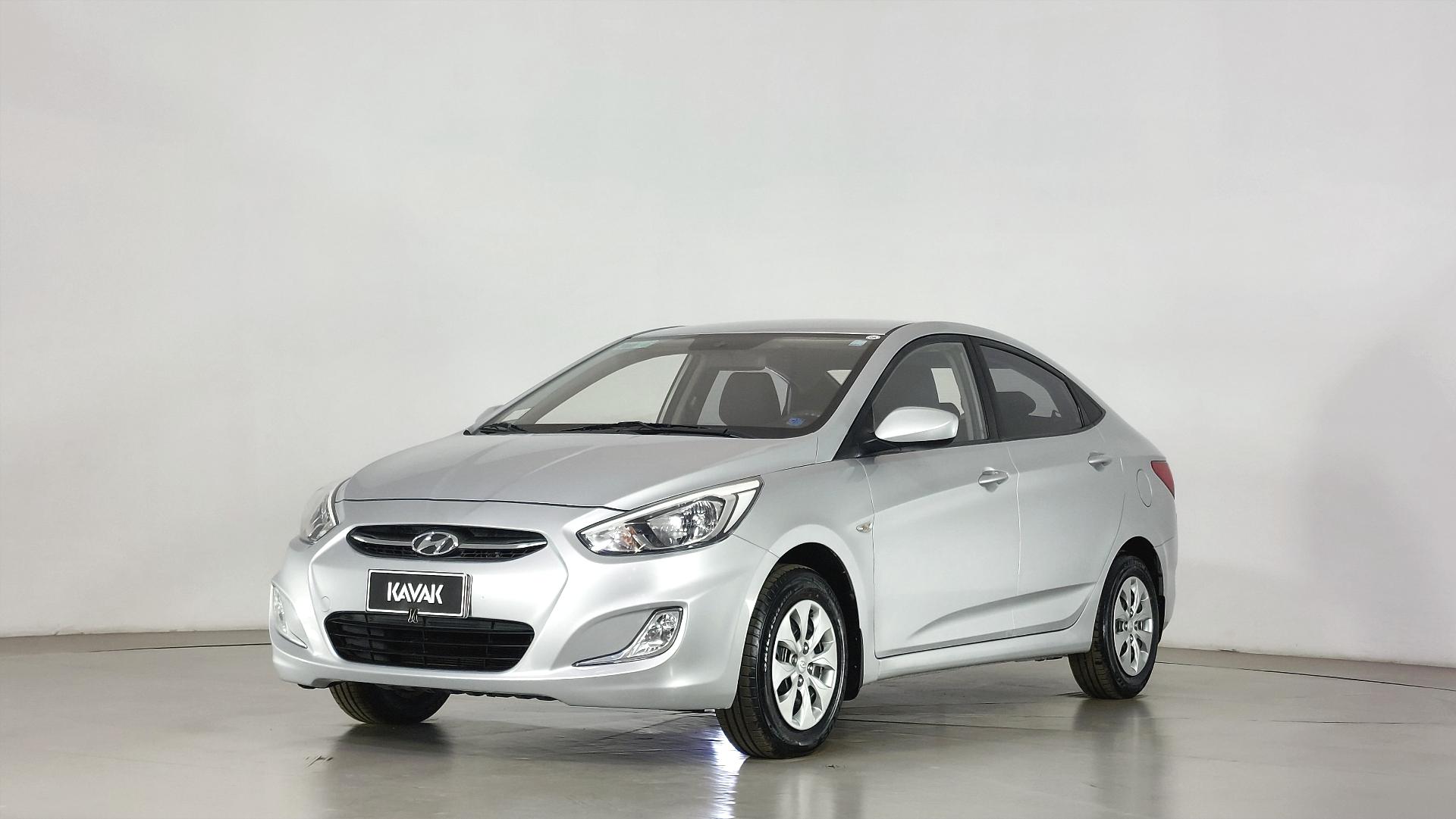 Autos Hyundai Accent 1.4 GL RB 2AB 6MT Sedan 2017 usados | KAVAK Chile