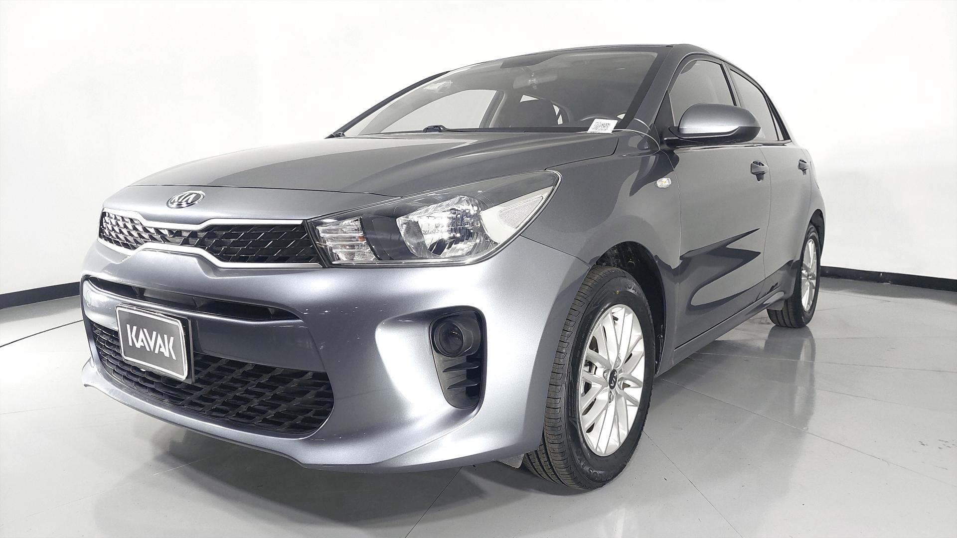 Autos Kia Rio 1.6 LX Hatchback 2020 usados | KAVAK México